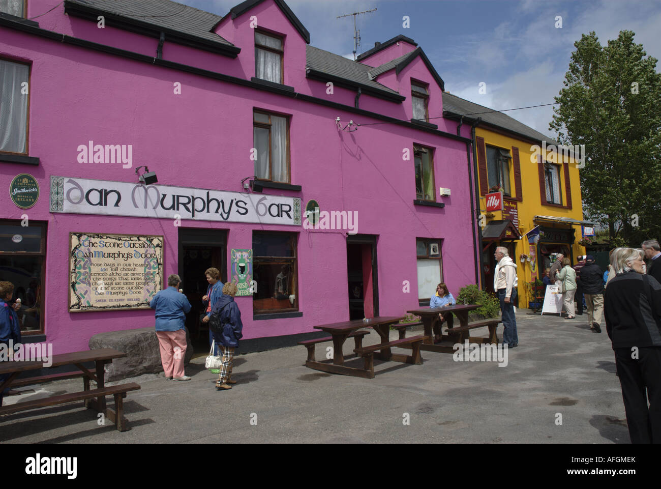Pub and Coffee Shop, Sneem, County Kerry, Ireland Stock Photo - Alamy