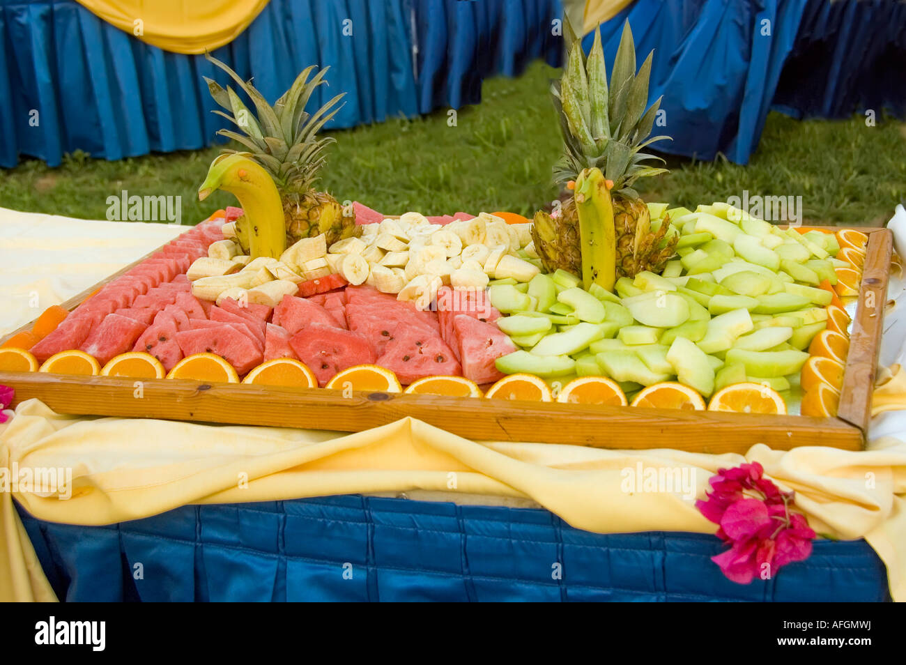 Red coloured fruits hi-res stock photography and images - Alamy