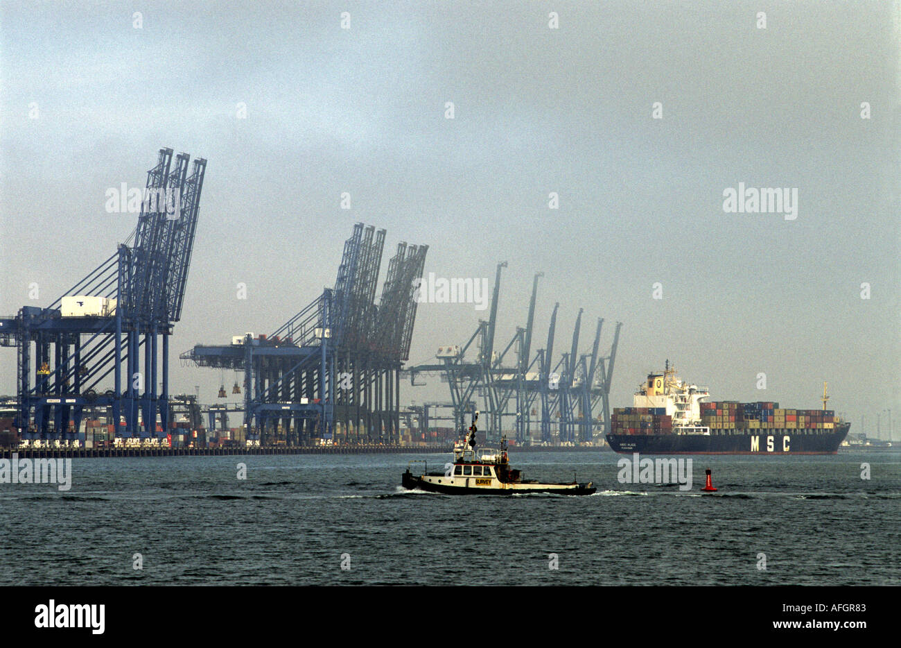 The 2.3 km Trinity Quay equipped with 29 ship-to shore gantry cranes at ...