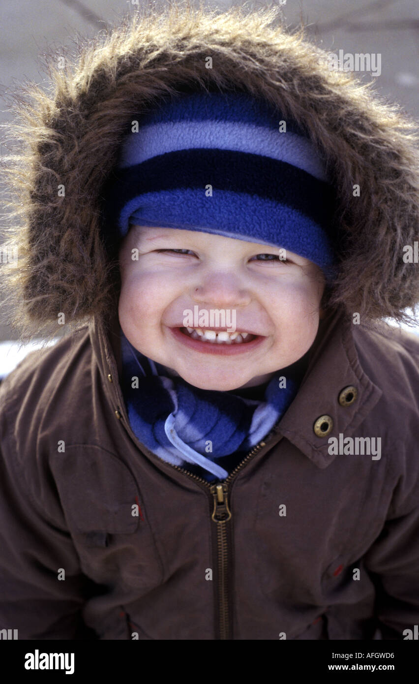 Children shiver cold weather hi-res stock photography and images - Alamy