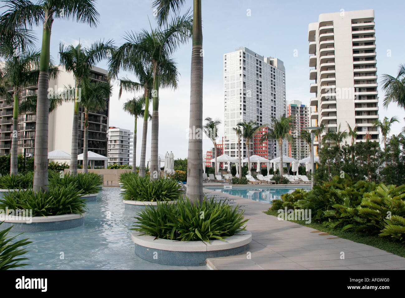 Four seasons hotel miami florida hi-res stock photography and images ...