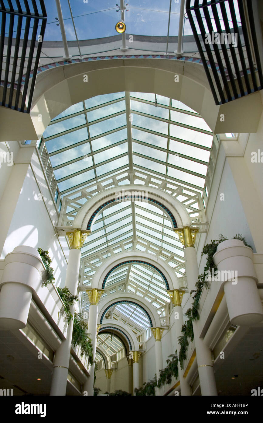 Queens arcade cardiff hi-res stock photography and images - Alamy