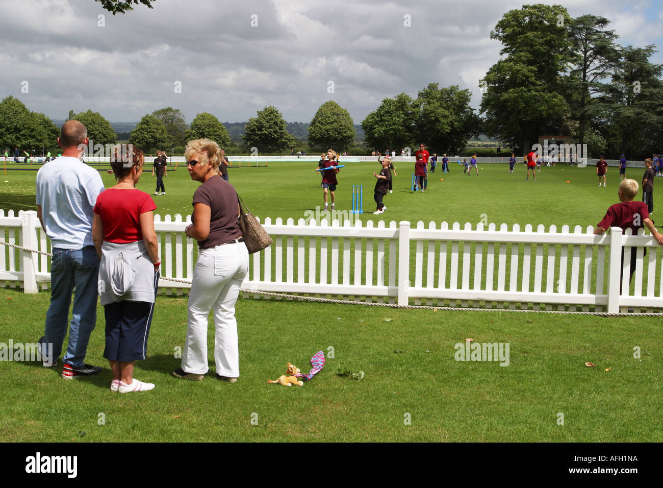 Cricket practice hi-res stock photography and images - Alamy