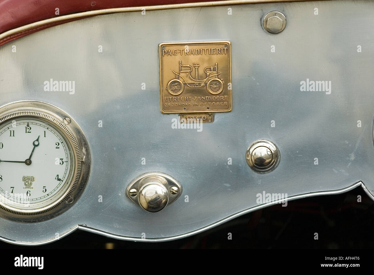 Vintage dash clock hi-res stock photography and images - Alamy