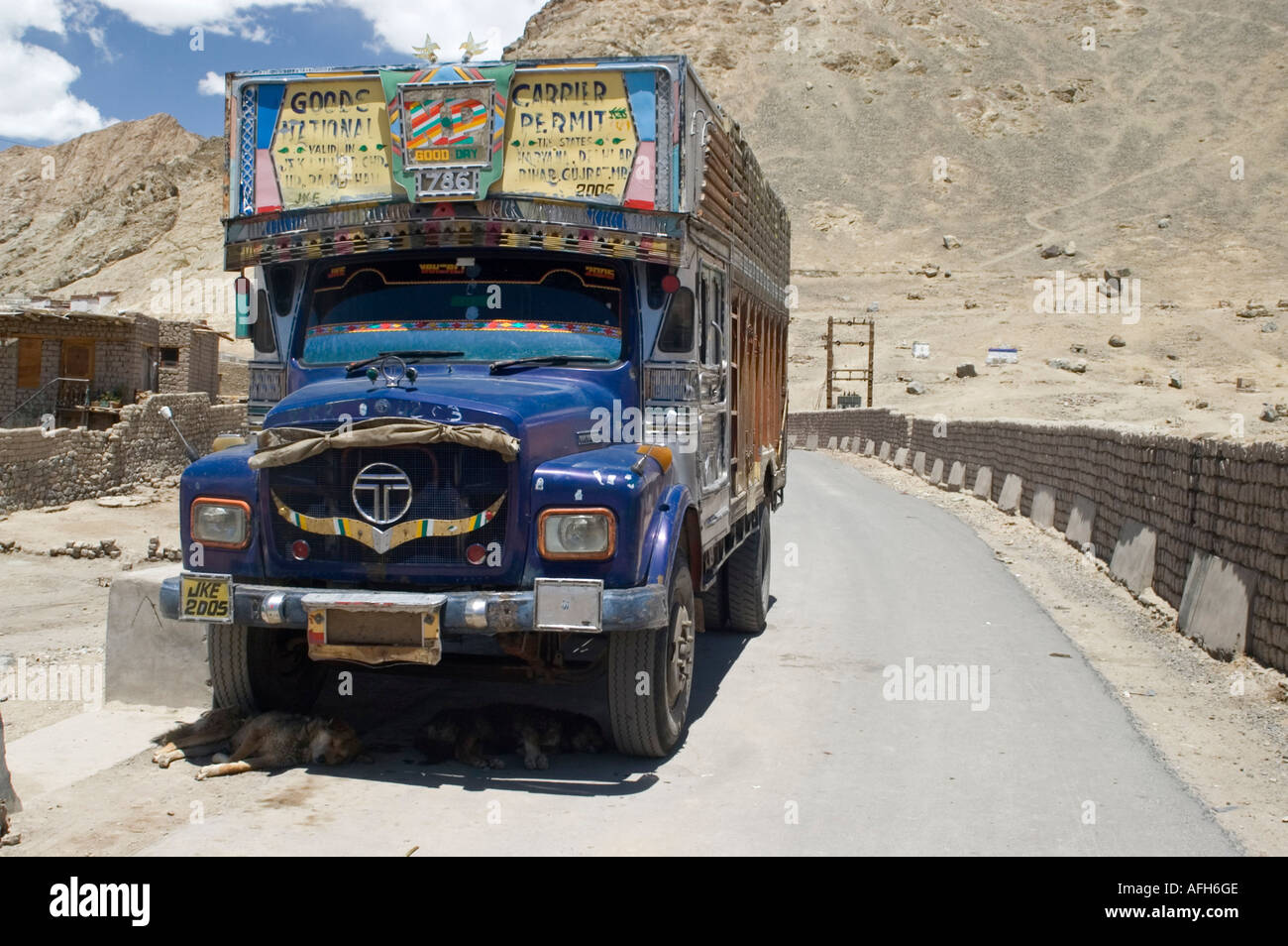 Typical indian truck hi-res stock photography and images - Alamy