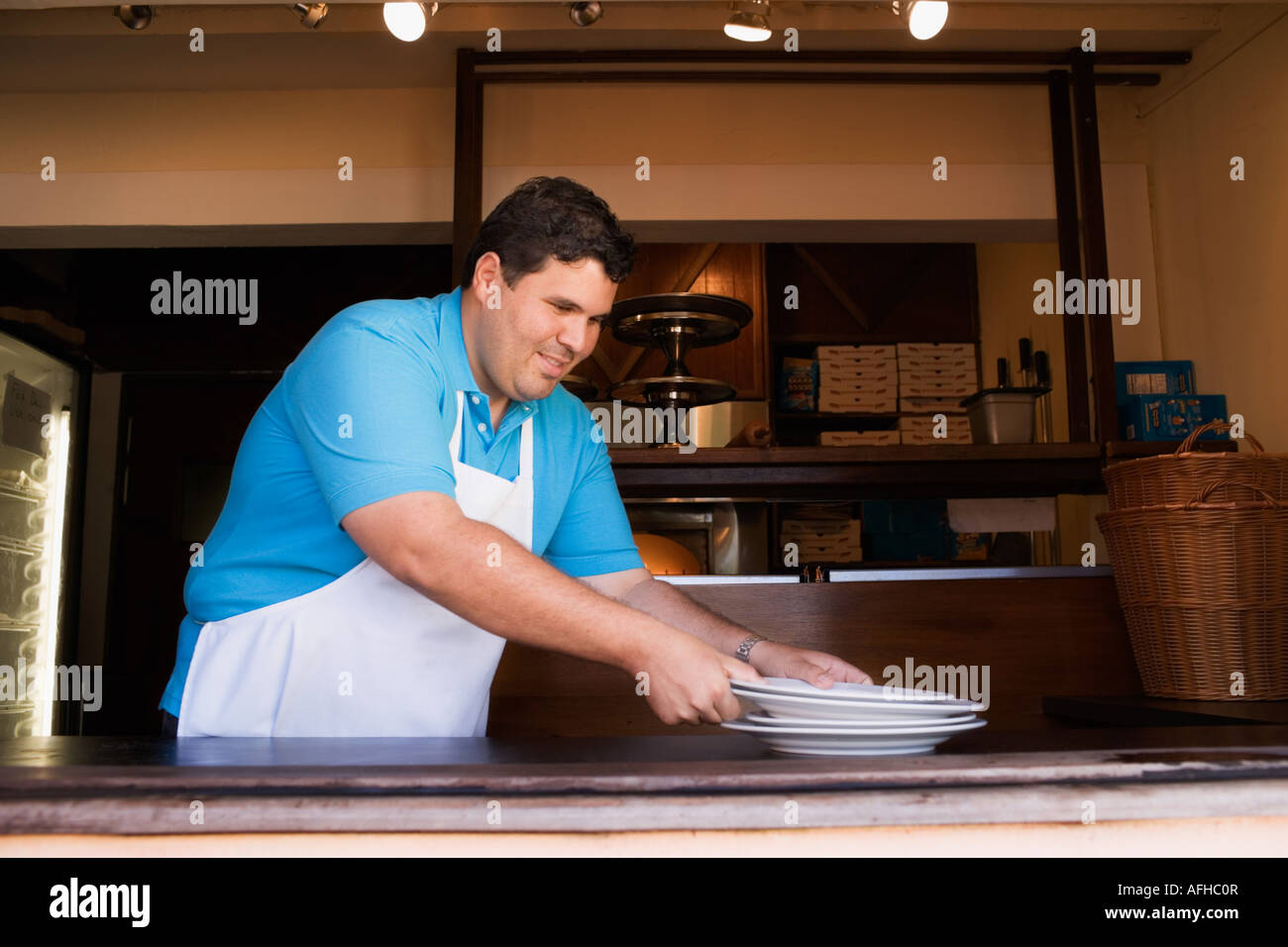 Restaurant dishwasher man hi-res stock photography and images - Alamy