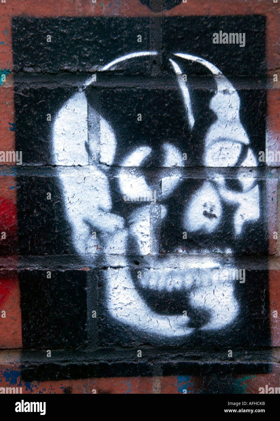 Skull cross bones graffiti hi-res stock photography and images - Alamy