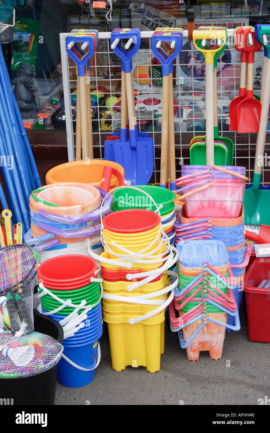 Traditional bucket and spade resort hi-res stock photography and images ...