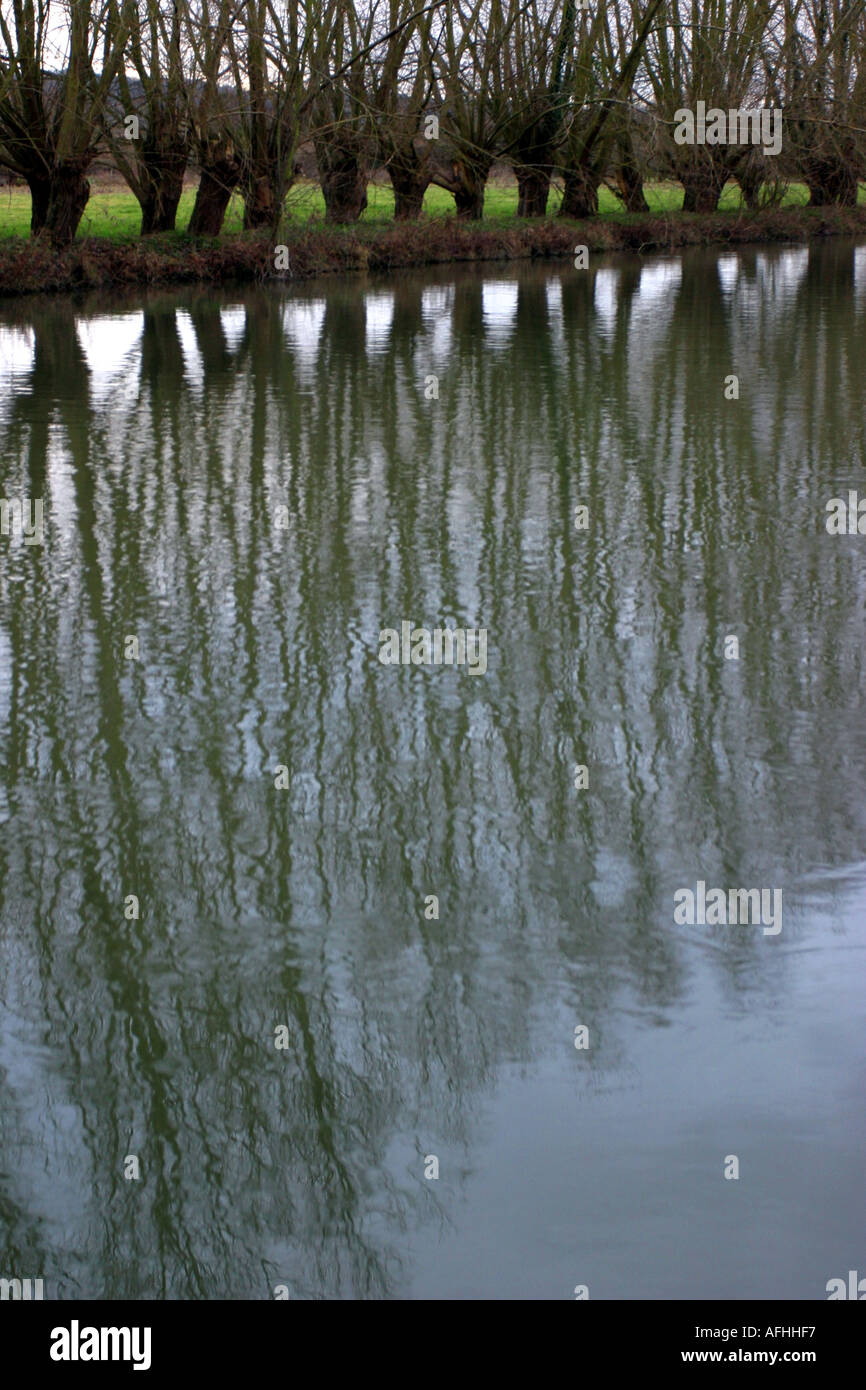 Oxfordshire river thames landscape hi-res stock photography and images ...
