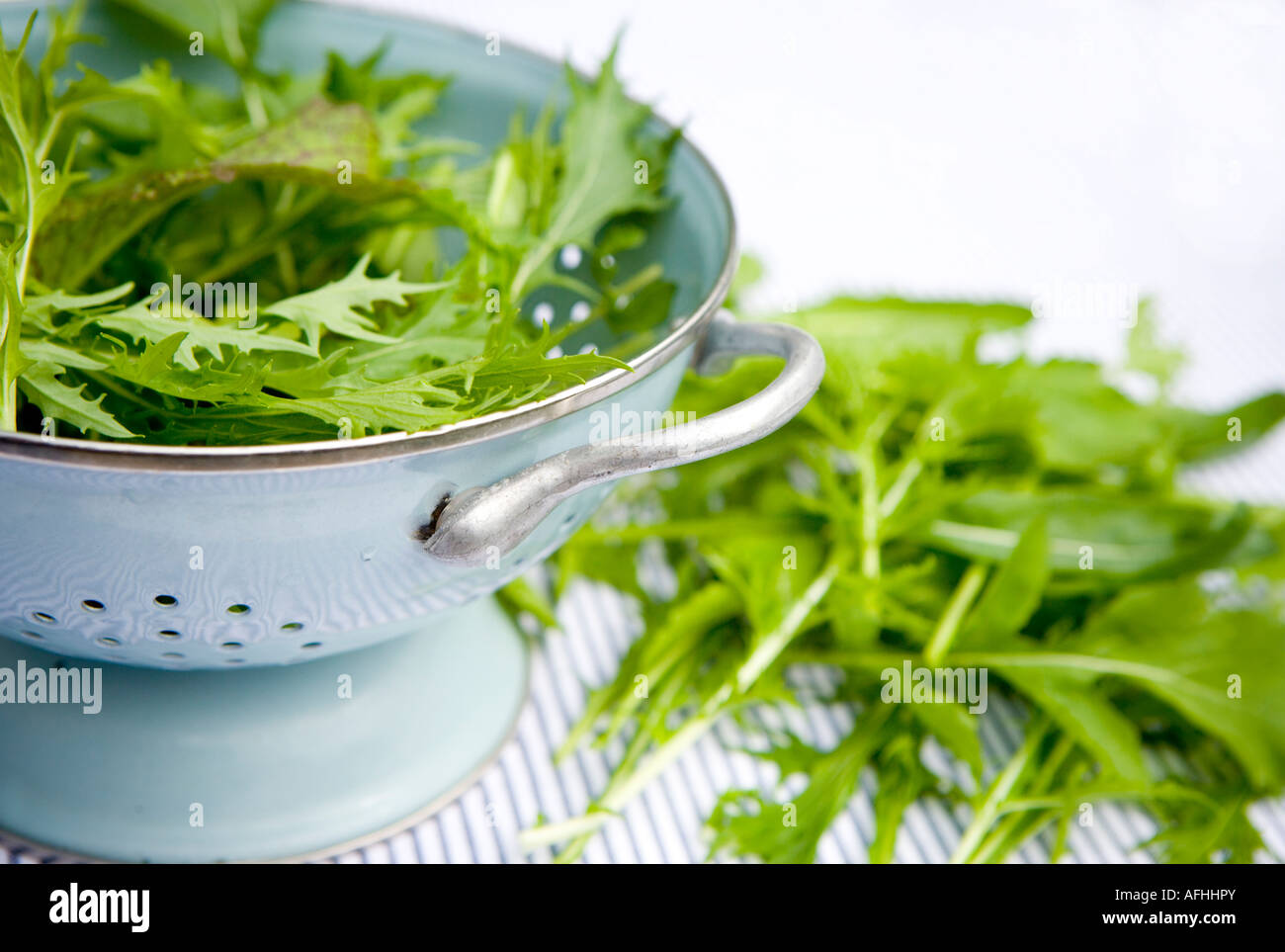 Colander and salad hi-res stock photography and images - Alamy