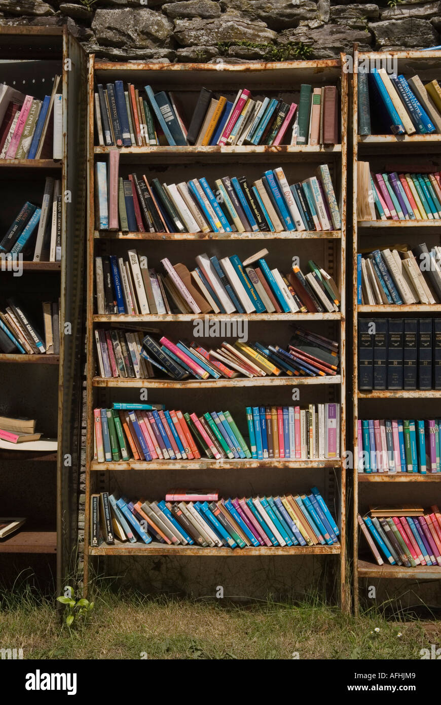 Used books close up hand hi-res stock photography and images - Alamy