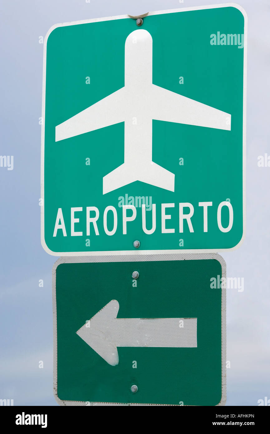 Airport sign, Spanish Stock Photo - Alamy
