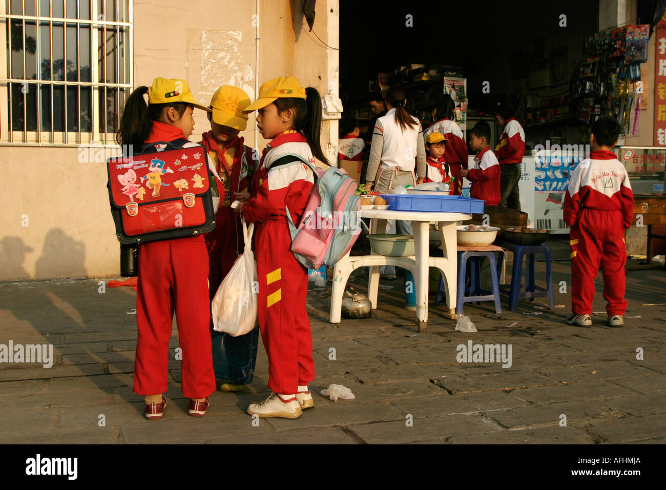 Chinese school children and uniform hi-res stock photography and images ...
