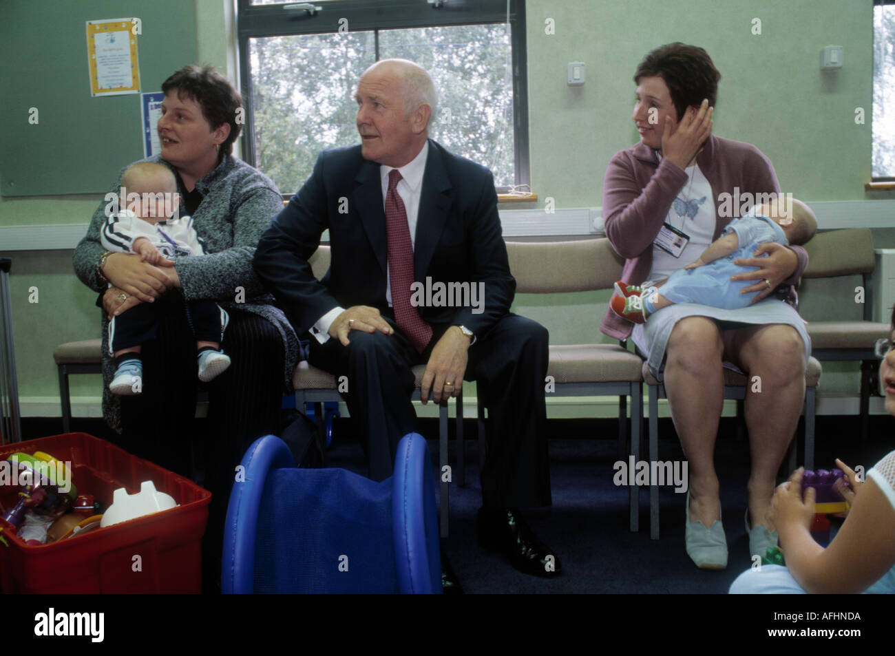 John Reid MP visits Leeds General Infirmary West Yorkshire Stock Photo ...