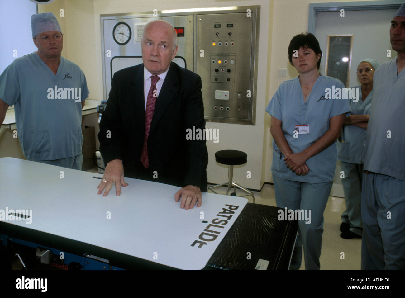 John Reid MP visits Leeds General Infirmary West Yorkshire Stock Photo ...