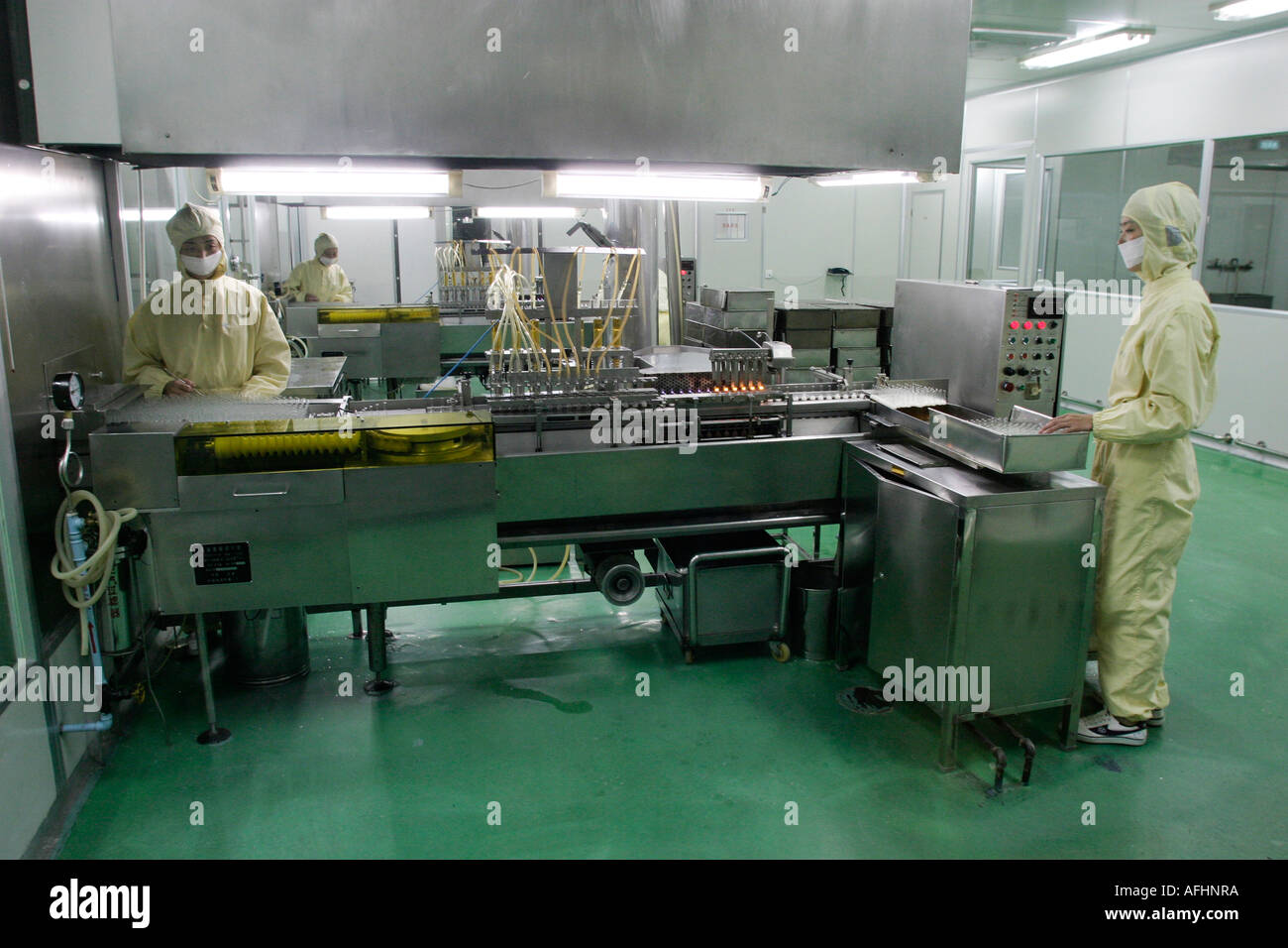 Medicines production line Stock Photo - Alamy