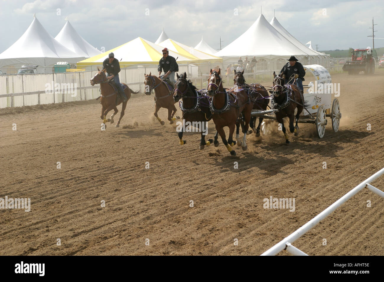 Chuck wagon wheels hi-res stock photography and images - Alamy