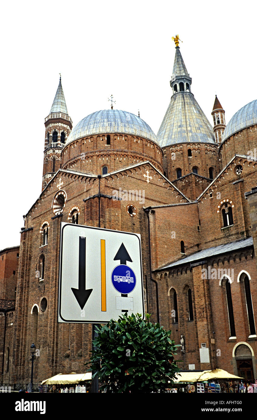 Road traffic signs in italy hi-res stock photography and images - Alamy