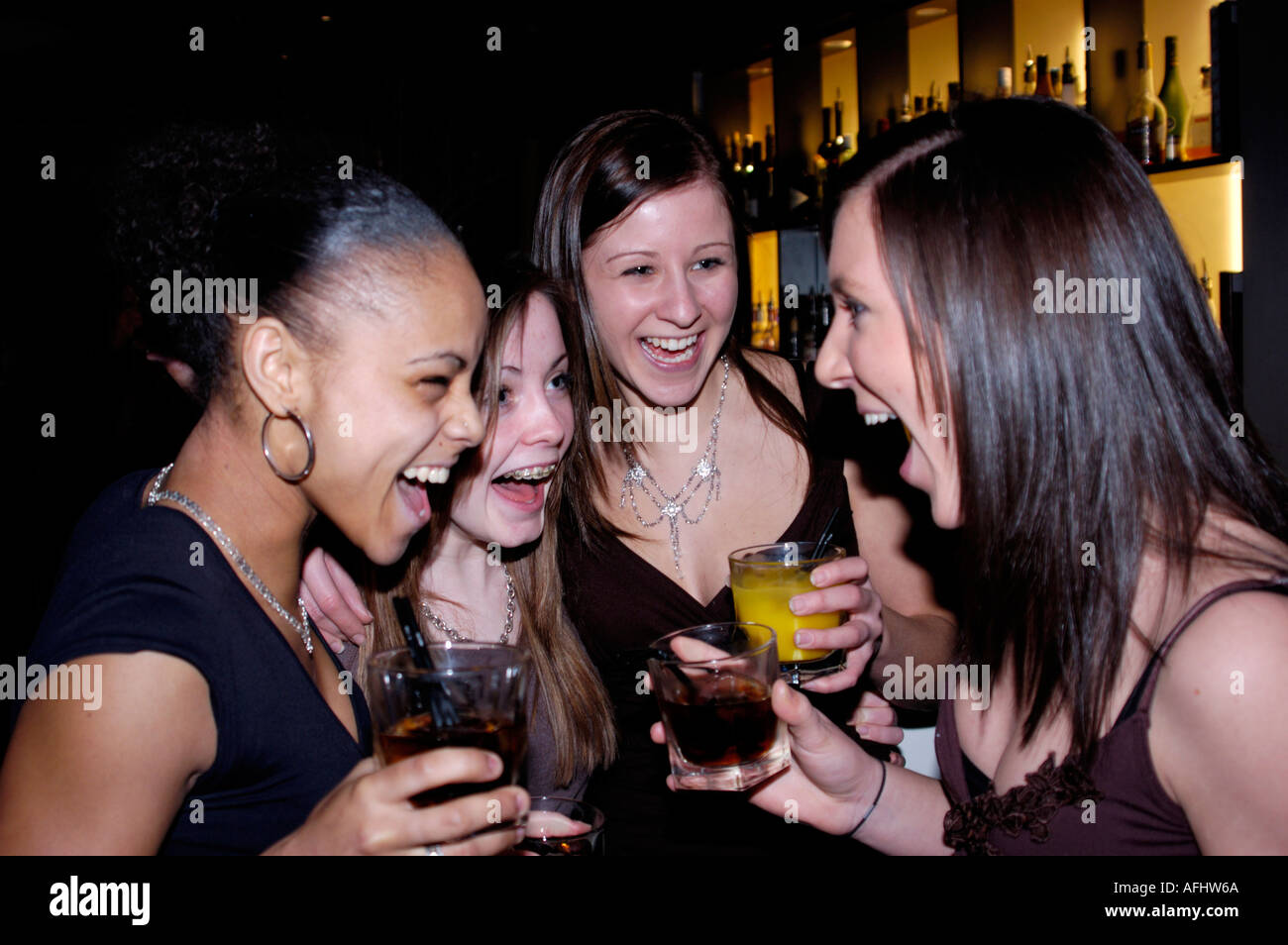 Teenage drinking alcohol hi-res stock photography and images - Alamy