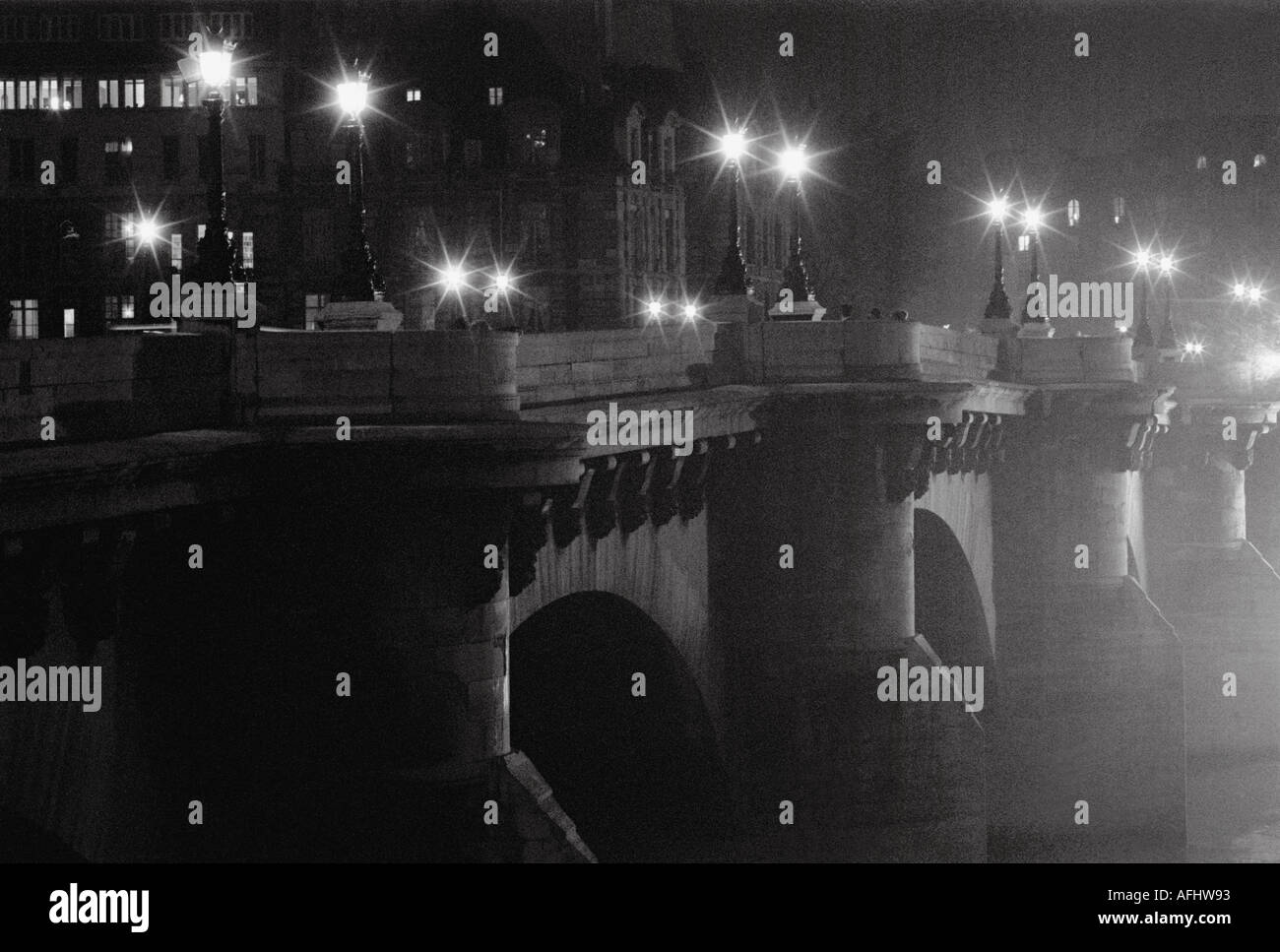 Paris night black and white hi-res stock photography and images - Alamy