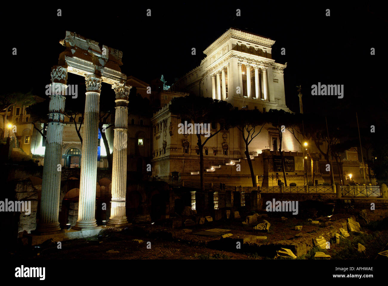 Ancient Roman Ruins at night in Rome Italy Stock Photo - Alamy