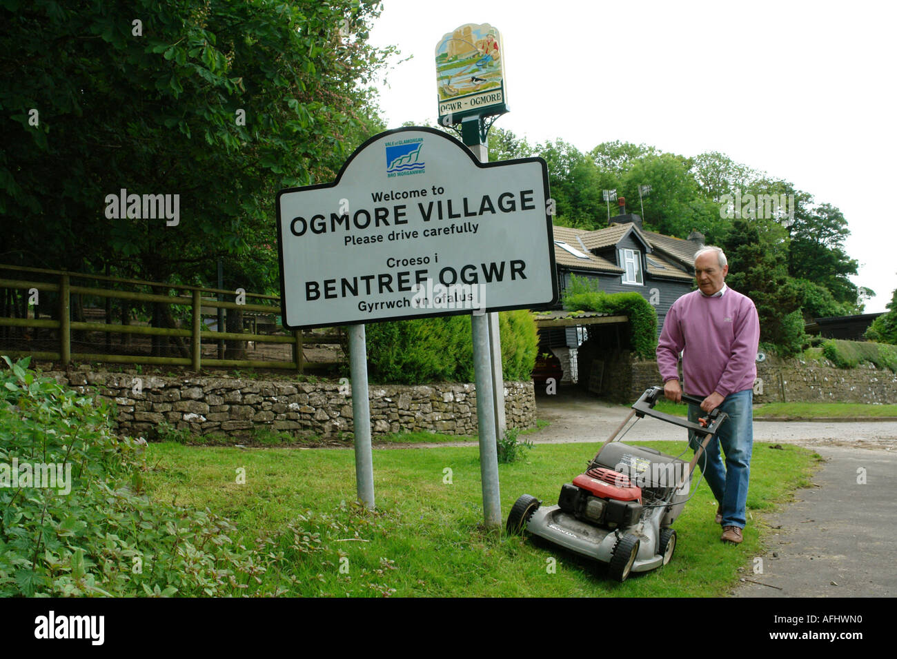 Ogmore by sea village hi-res stock photography and images - Alamy