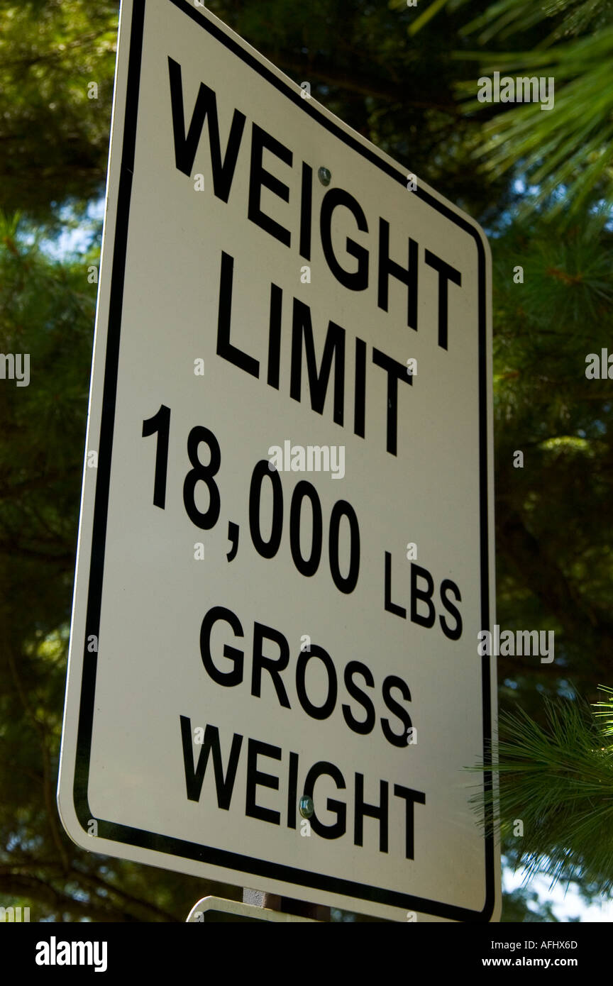 GROSS WEIGHT LIMIT traffic control sign Stock Photo - Alamy