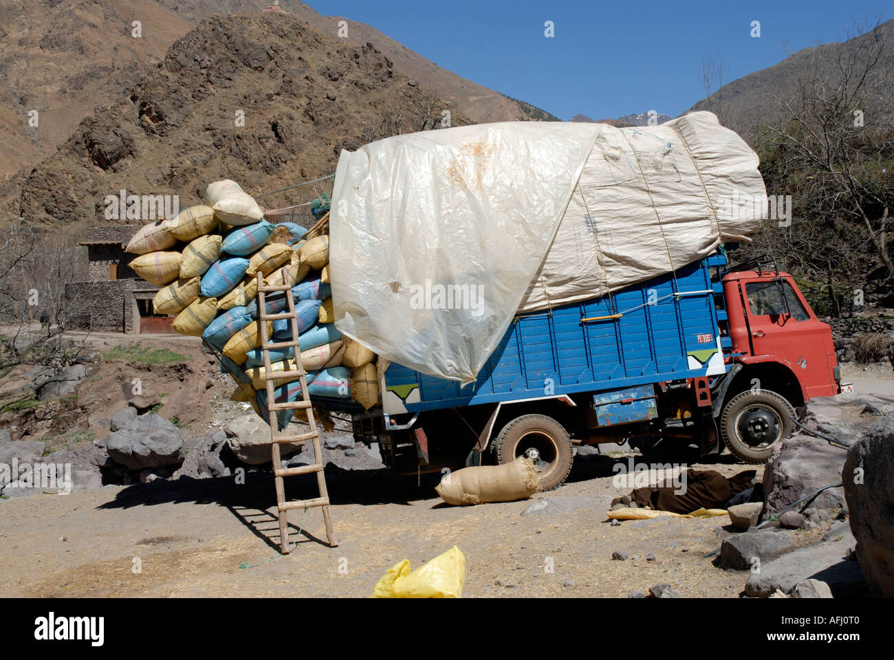 Overloaded lorry hi-res stock photography and images - Alamy