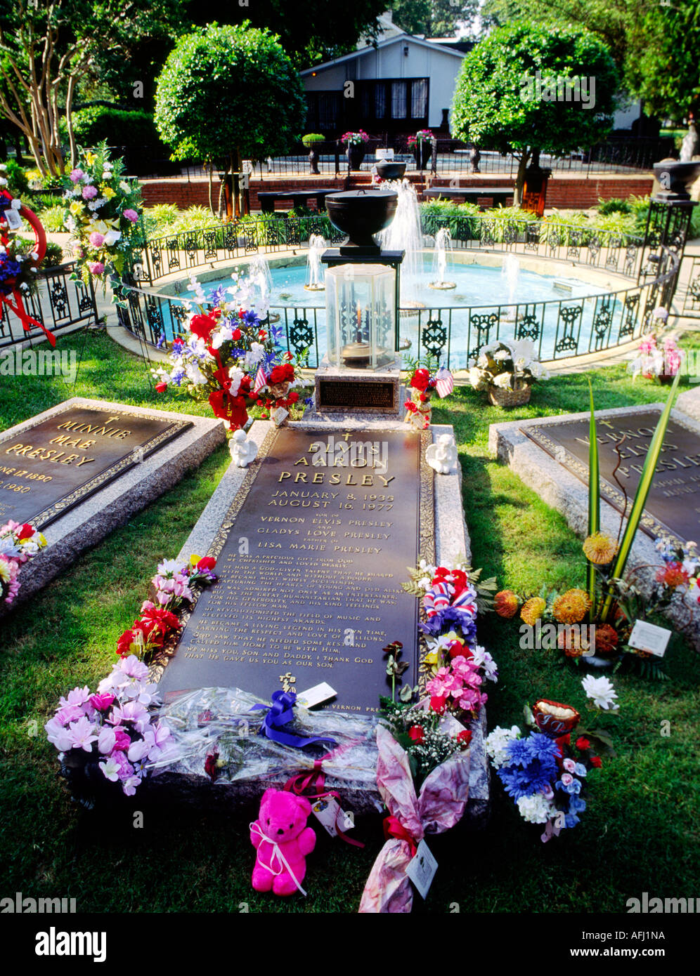 Tumba De Elvis Presley En Graceland