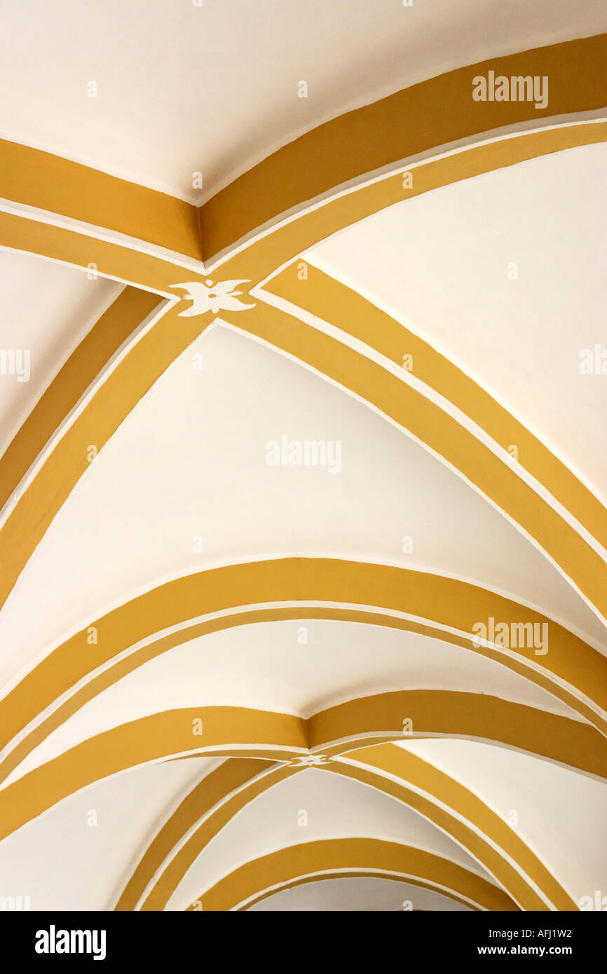 White curved ceiling hi-res stock photography and images - Alamy