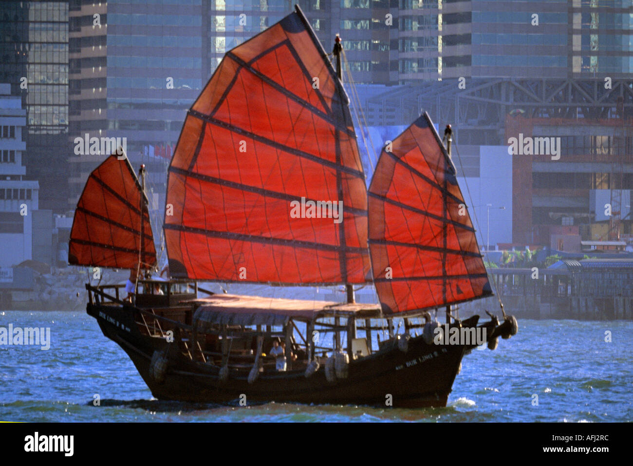 Traditional junk Victoria Harbour Hong Kong Stock Photo - Alamy