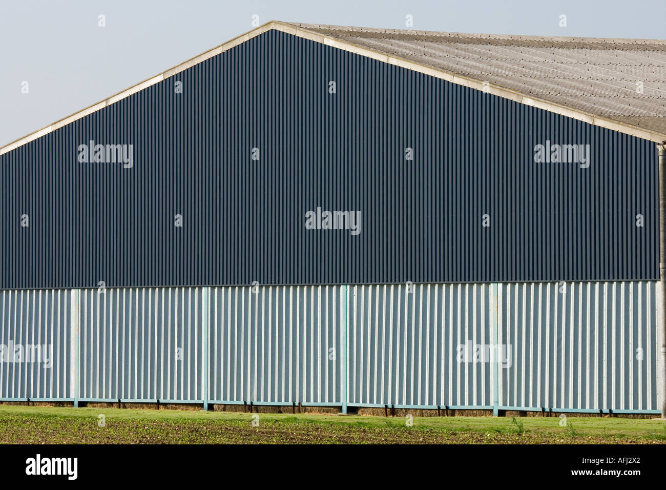 steel agricultural barn buildings Stock Photo - Alamy