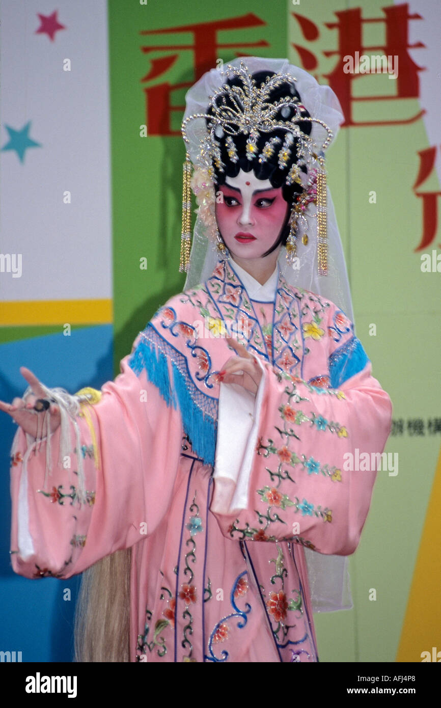 Actress in Chinese opera Hong Kong Stock Photo - Alamy