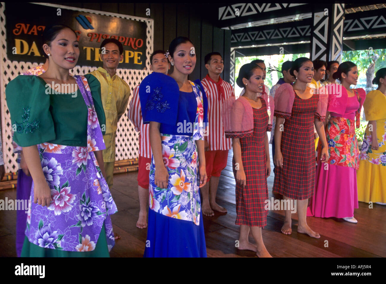 Traditional dancers Manila Philippines Stock Photo - Alamy