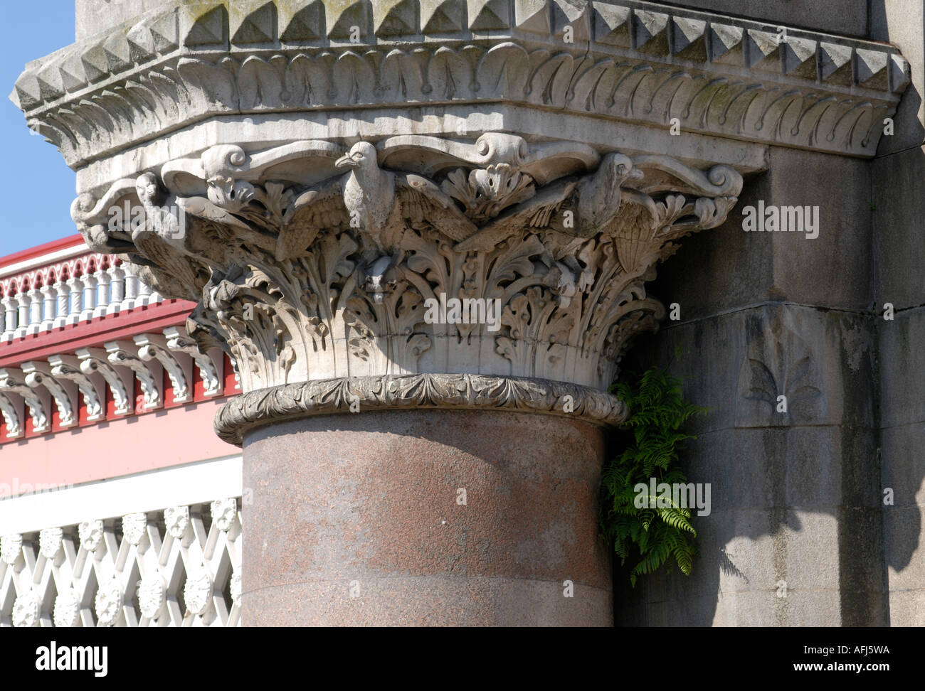 Ornate red granite pillars on Blackfriars Bridge Stock Photo - Alamy