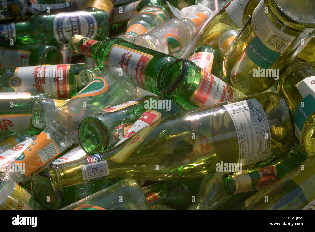 Throw beer bottles hi-res stock photography and images - Alamy