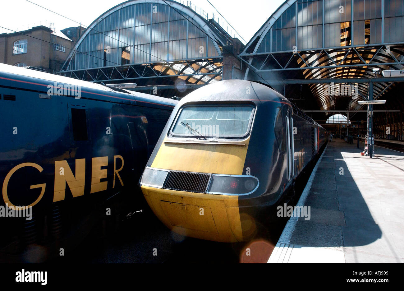 GNER locomotive at Kings Cross station Stock Photo - Alamy