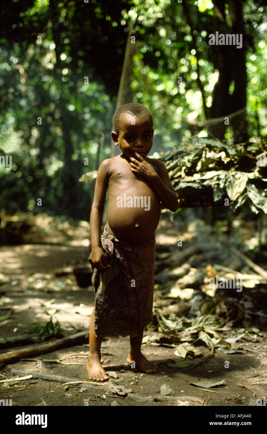 Pygmy girl by her forest dwelling Epulu Zaire Africa Stock Photo - Alamy