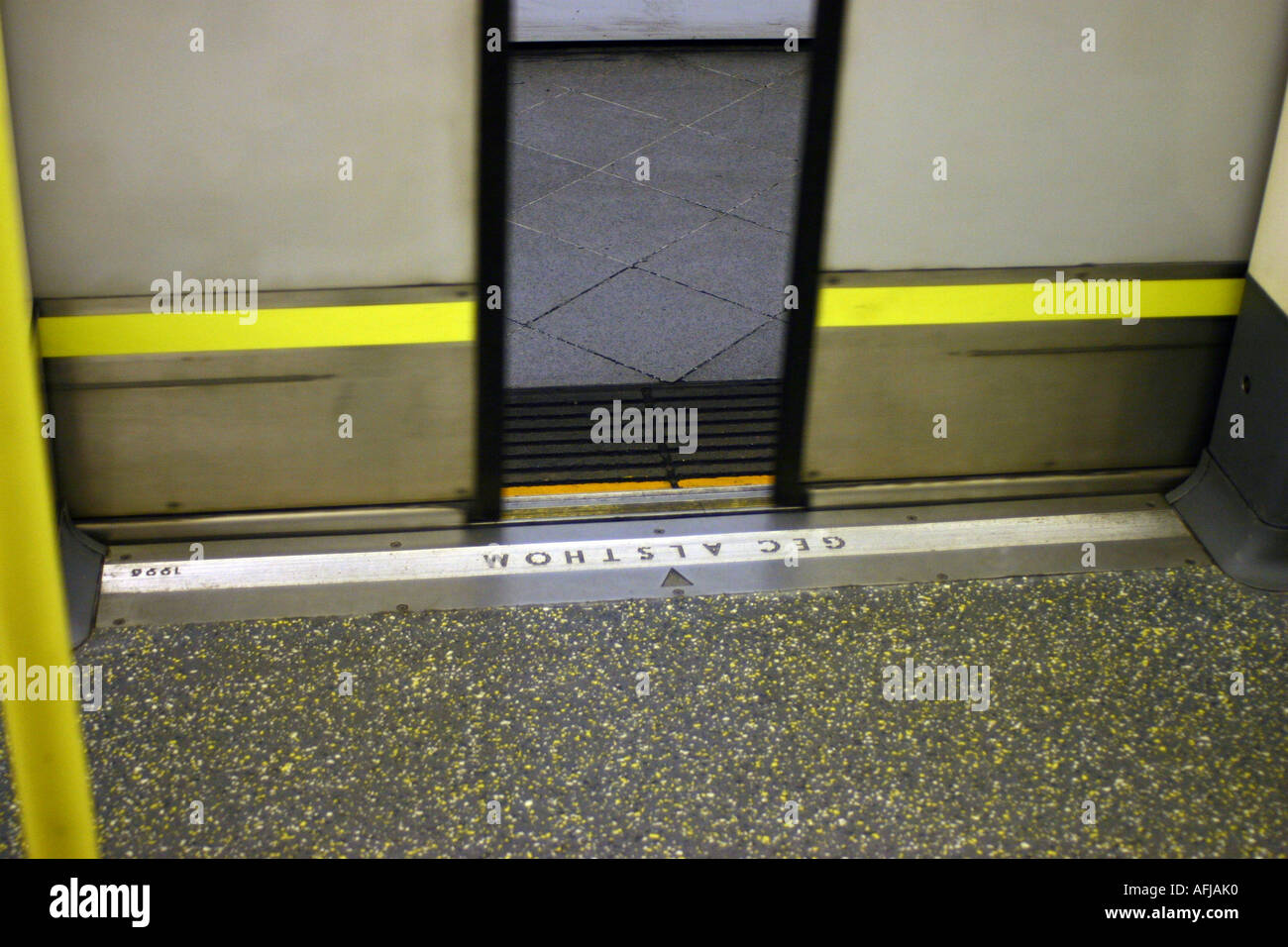 Tube doors opening Stock Photo - Alamy