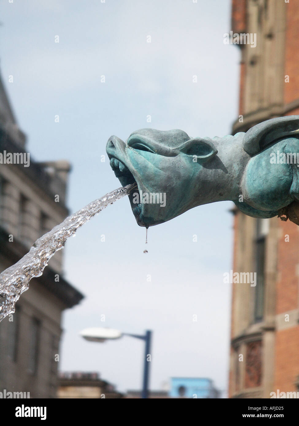 Gargoyle spitting water hi-res stock photography and images - Alamy