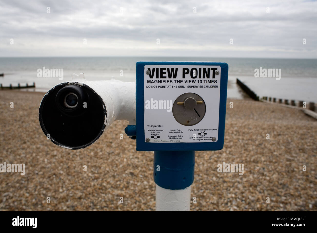 Seaside telescope hi-res stock photography and images - Alamy