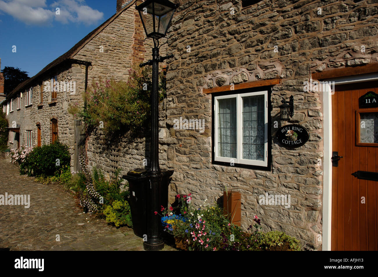 Row old stone houses hi-res stock photography and images - Alamy
