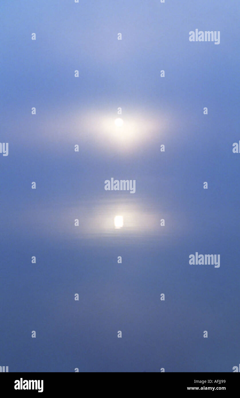 Rising sun reflecting sunlight hi-res stock photography and images - Alamy