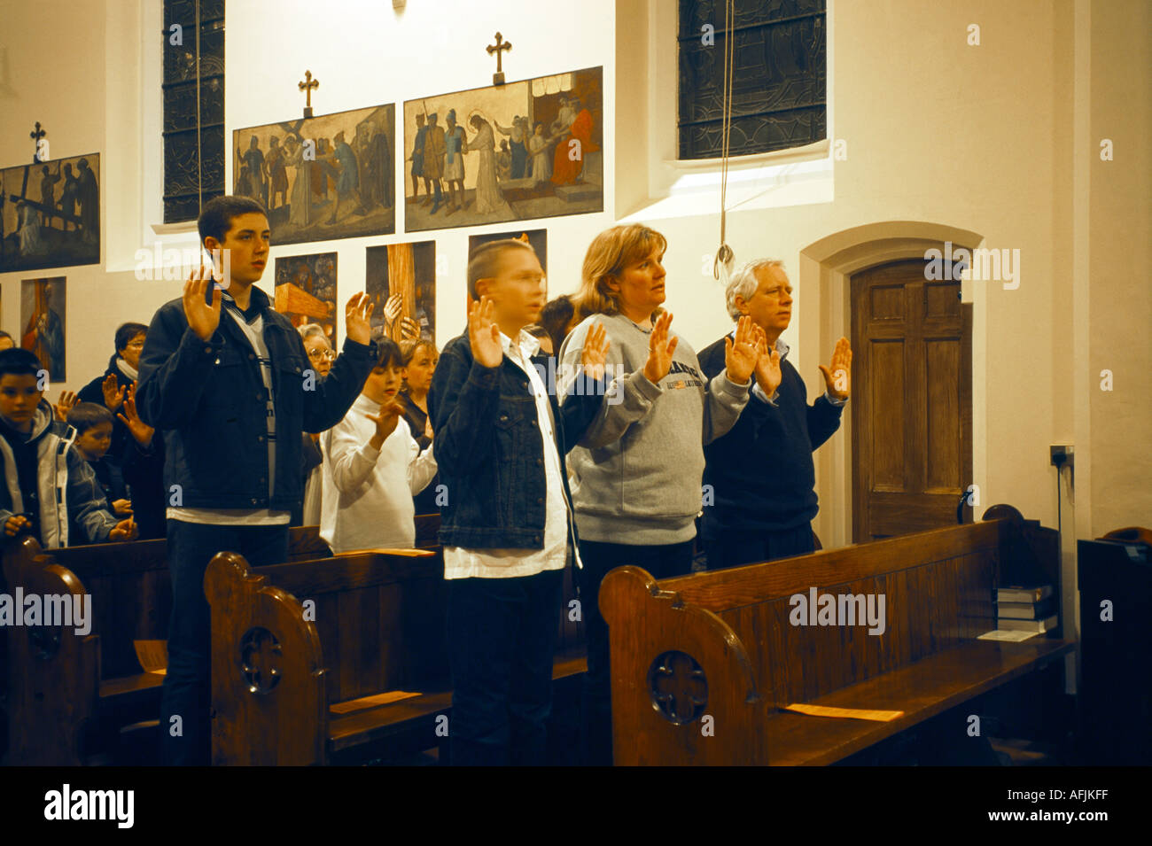 People praying church hi-res stock photography and images - Alamy