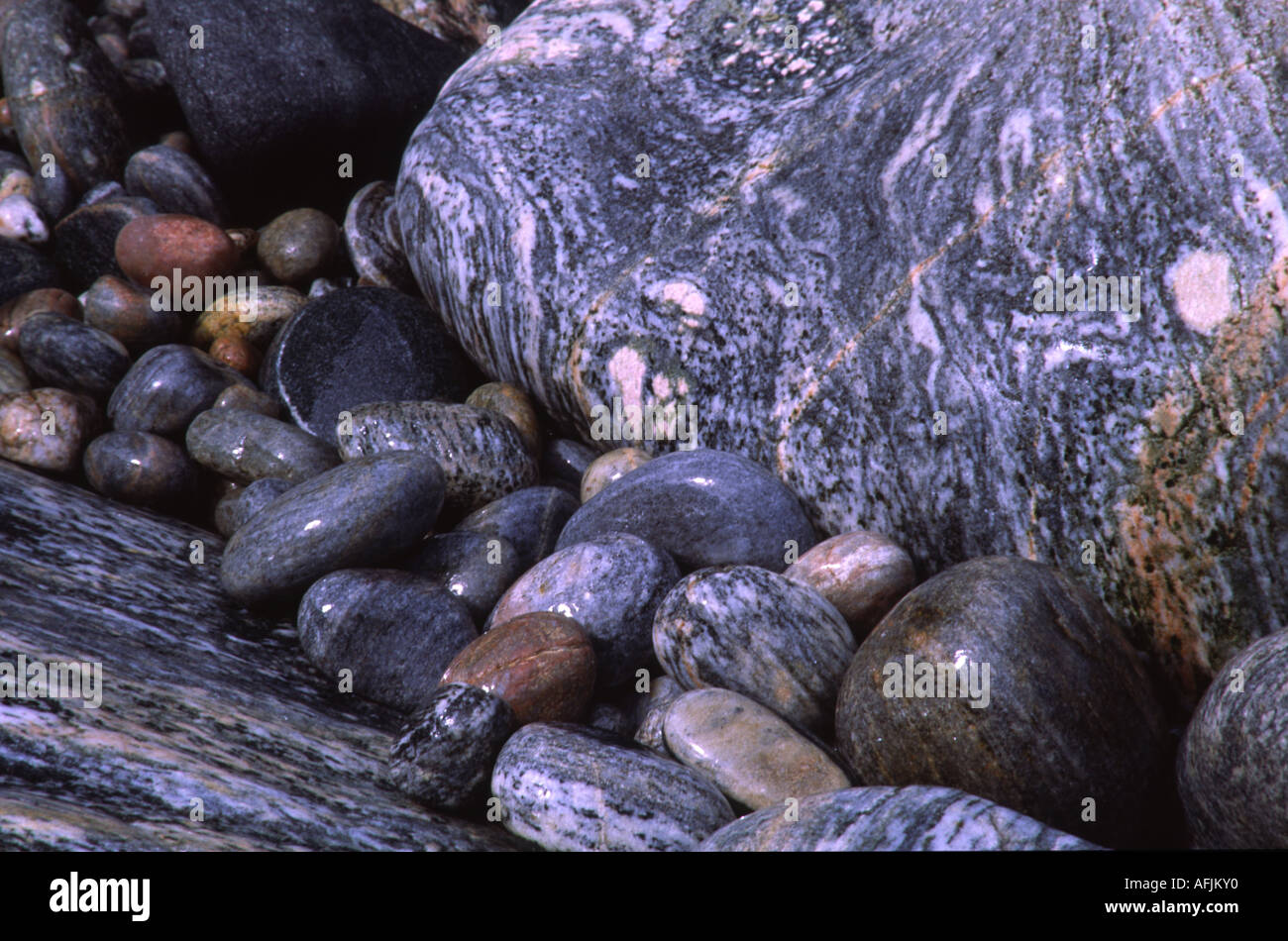 Mixed colour pebbles hi-res stock photography and images - Alamy
