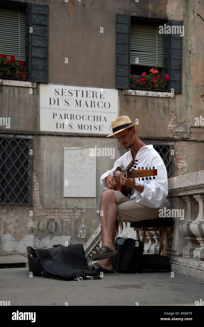 Lute strings hi-res stock photography and images - Alamy