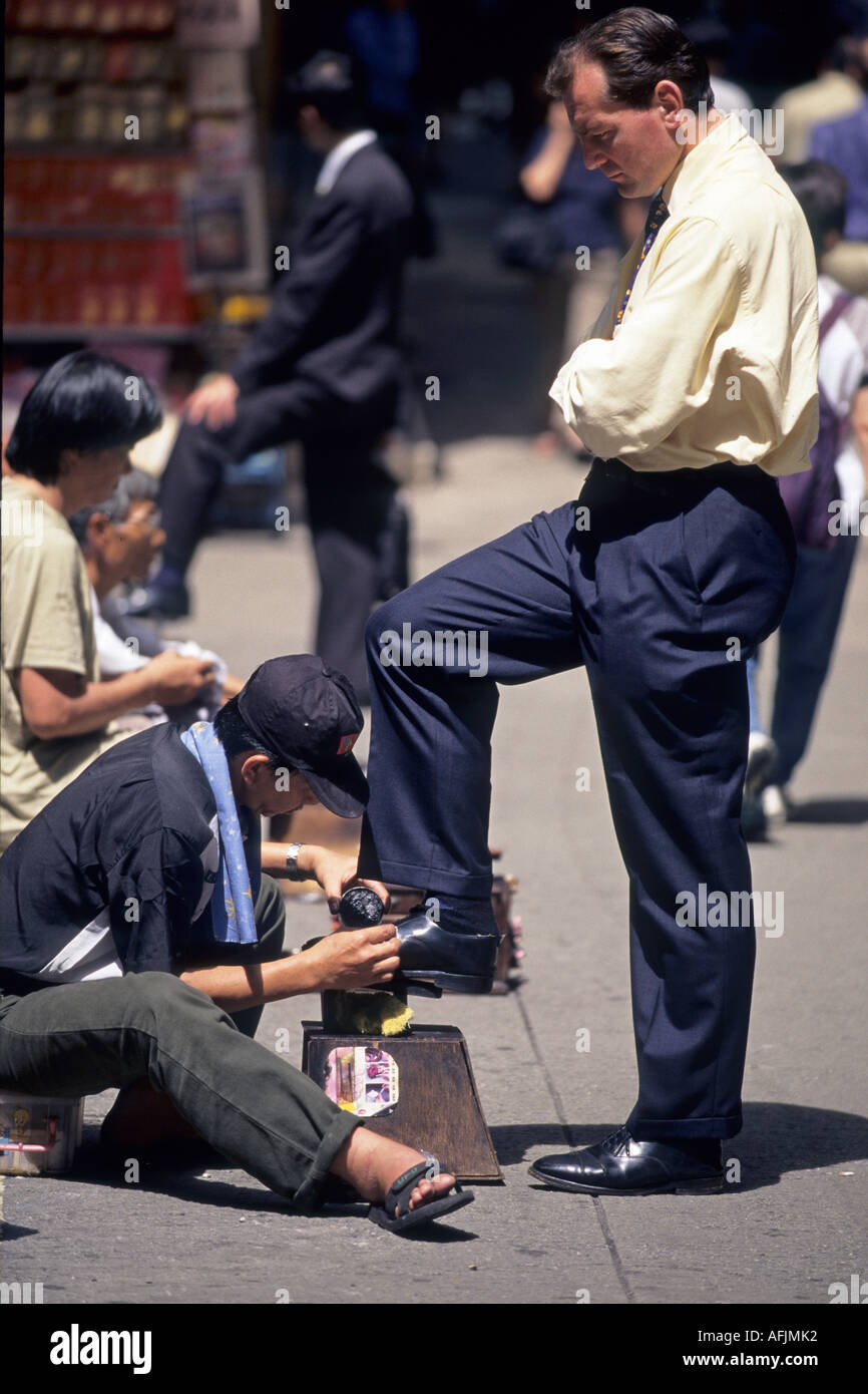 Shoeshine man people street hi-res stock photography and images - Alamy