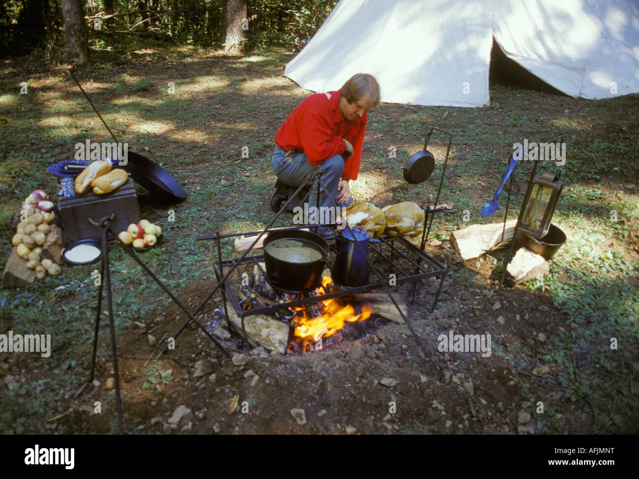 Civil war soldier camp fire hi-res stock photography and images - Alamy
