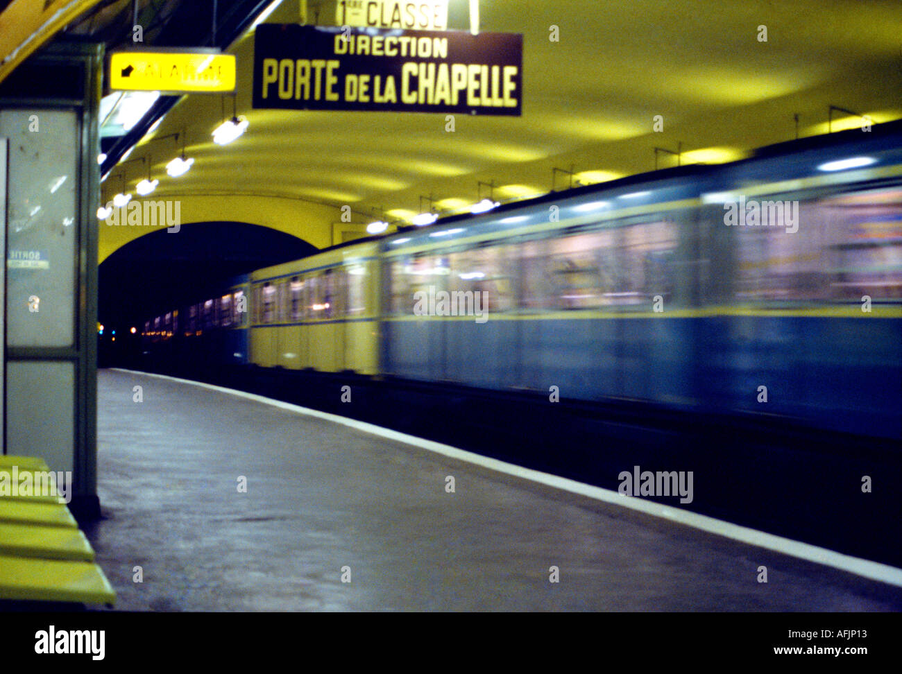 Paris France Metro Train In Station Stock Photo - Alamy