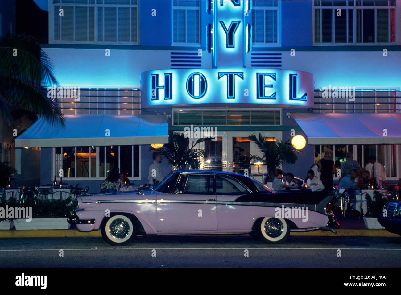Classic American car, Colony Hotel, Ocean Drive, Miami Beach, Florida ...